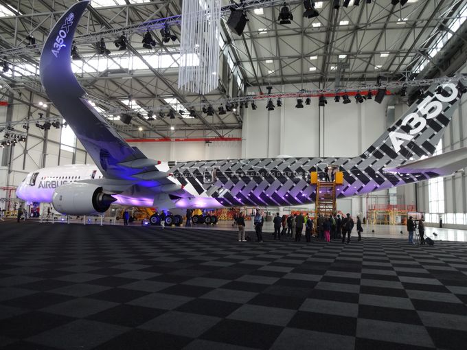 Airbus shows off A350 cabin for the very first time - The Winglet