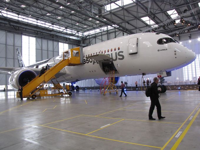 Airbus shows off A350 cabin for the very first time - The Winglet